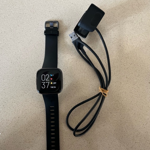 fitbit | Wearables | Fitbit Versa 2 Black On Black Excellent Condition ...